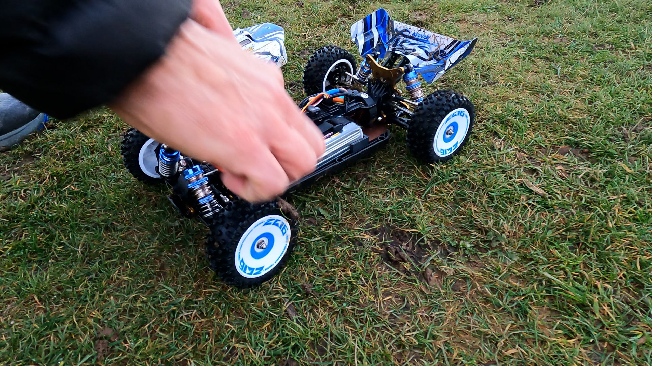 WLToys 124017 RC car review | Best entry level brushless RC car ...