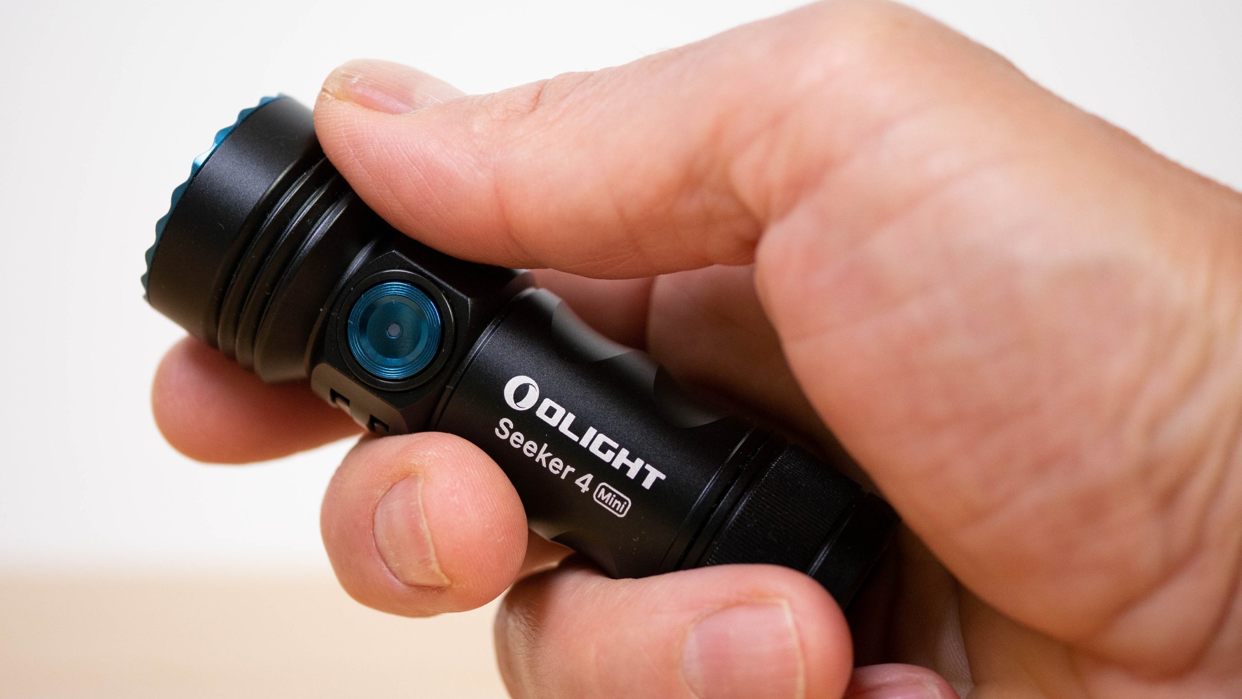 Olight Seeker 4 Mini review | Dual 1200 lumen white light & UV mode ...