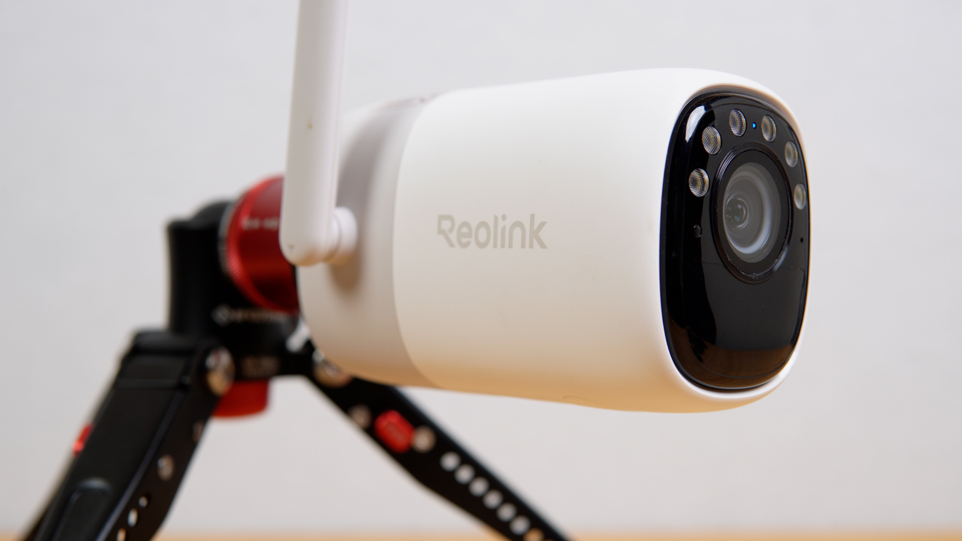 Is This the Best Truly Wireless Security Camera in 2025? Reolink Altas ...