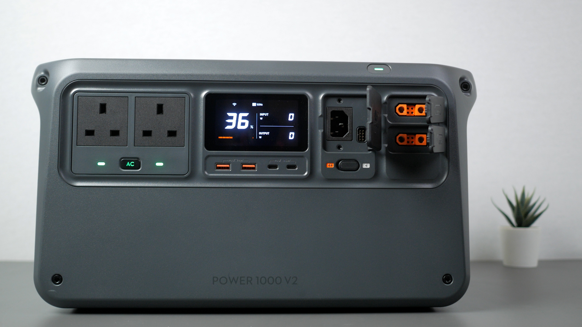 This Compact Power Station Can Output 2600W?! DJI Power 1000 V2 Review ...